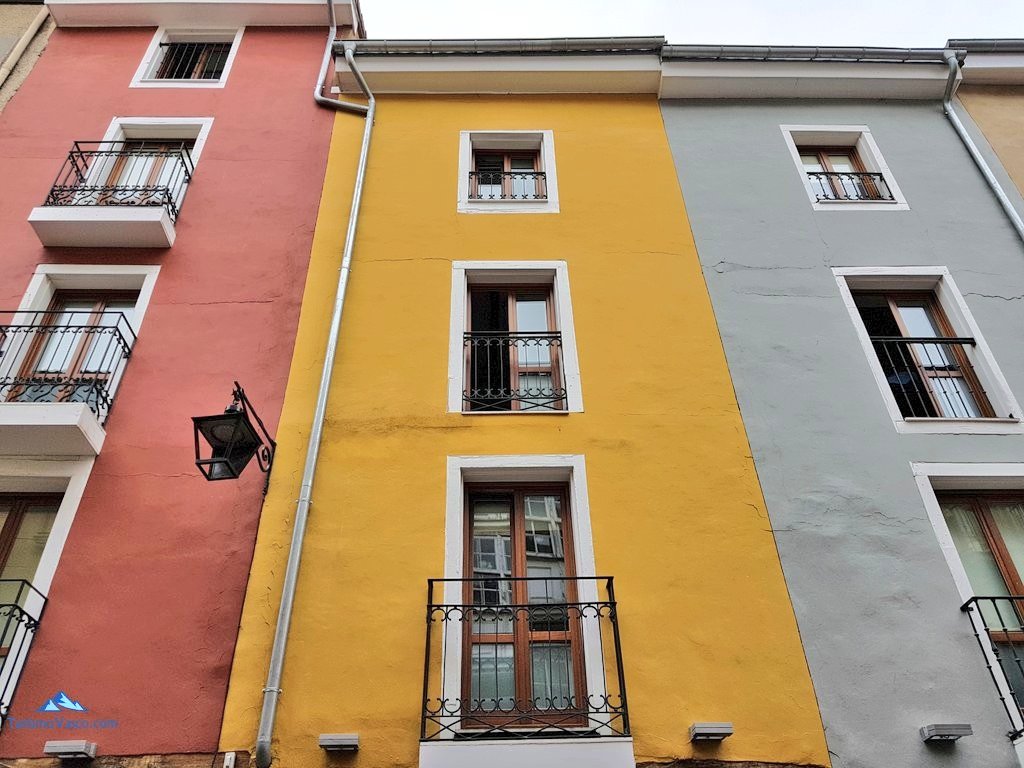 Exterior del albergue de la catedral | TurismoVasco.com