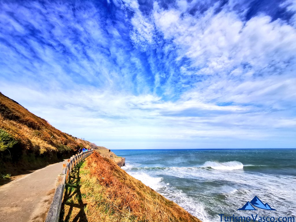 itsaslur, paseo pobeña kobaron | TurismoVasco.com