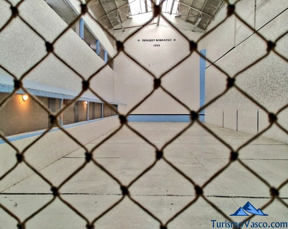 trinquete bordatxo, fronton, pelota vasca, qué ver en San Juan de Luz ...