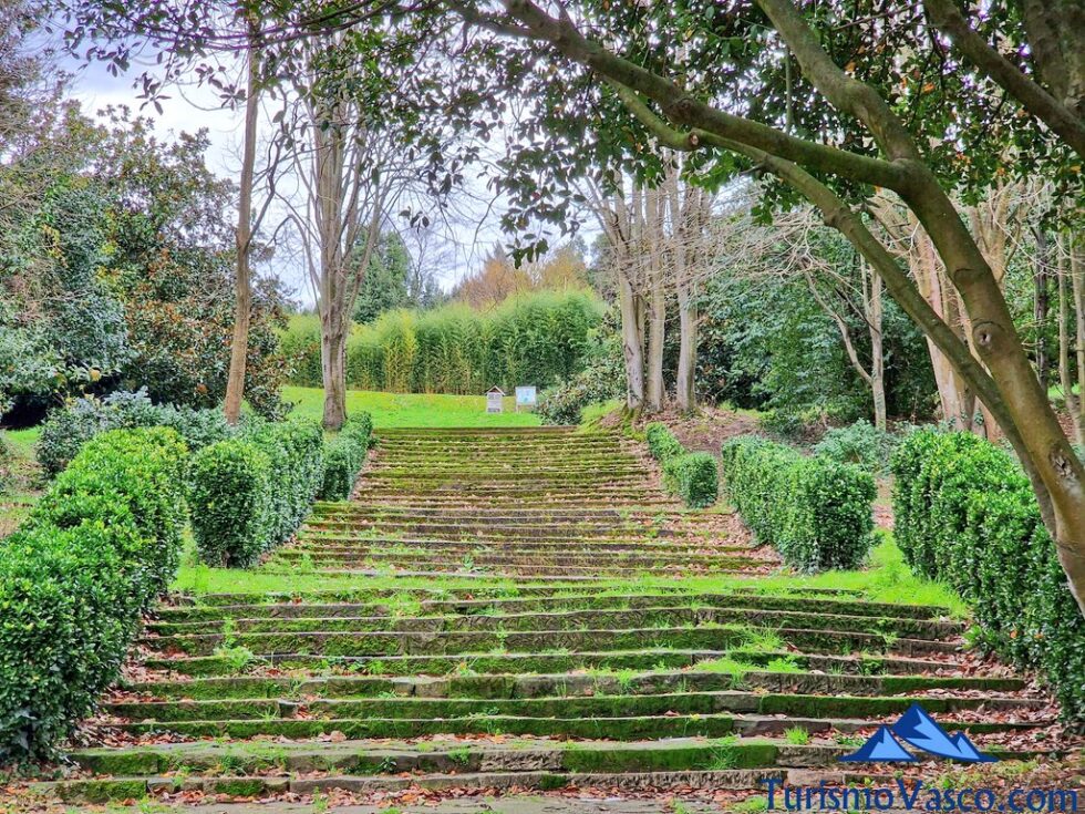 Parque Pinosolo y el Basajaun de Leioa.